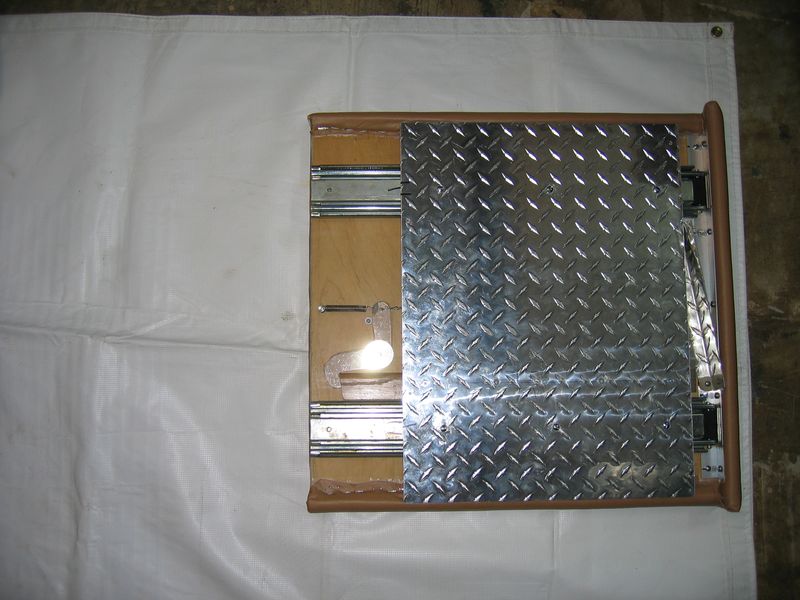 Mounting plate attached to retracted slides